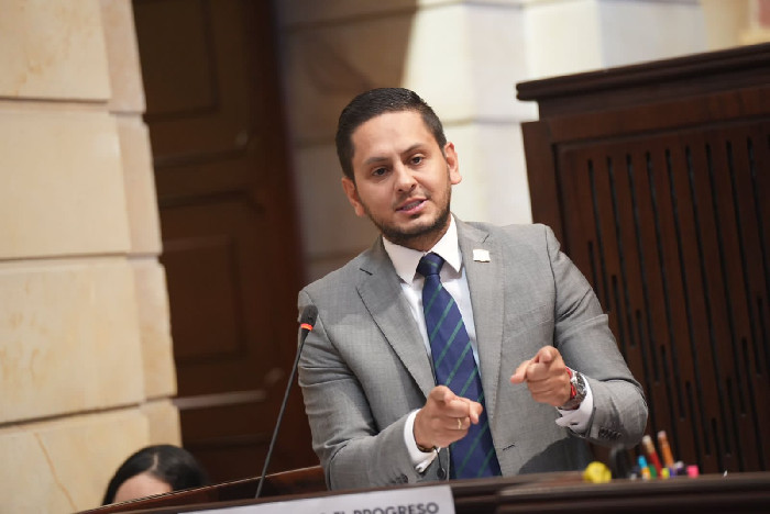 Senador Esteban Quintero asegura que el Gobierno no entregará dinero para el Túnel del Toyo ...